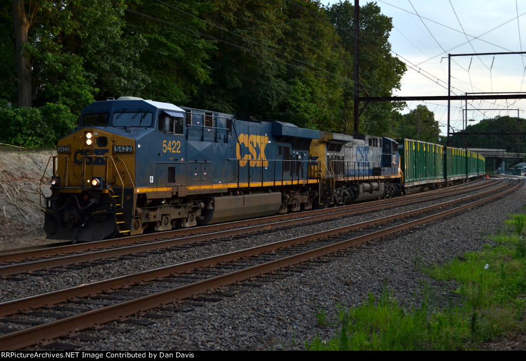 CSX ES40DC 5422 leads Q702-22